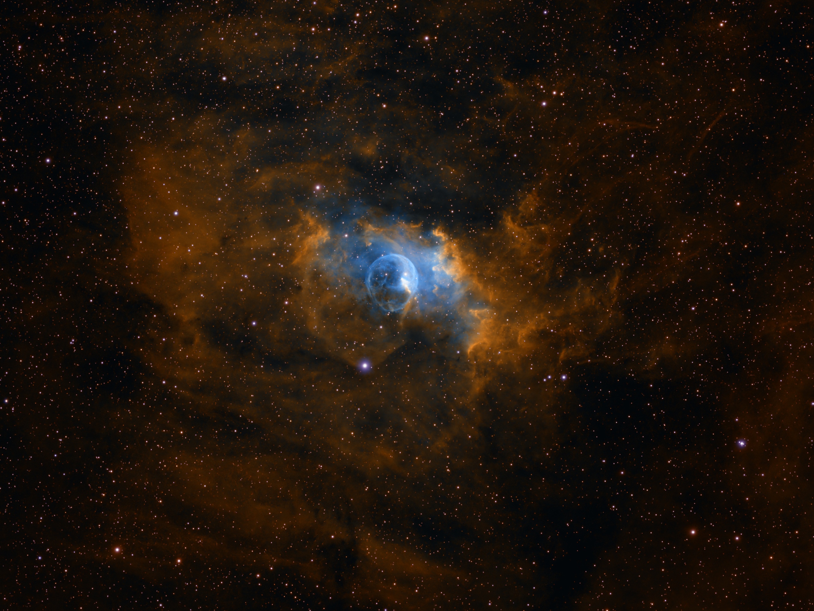 气泡星云（NGC 7635）是位于仙后座的一个电离氢区发射星云，距离地球约7100光年。其直径约6-7光年，因中心恒星SAO 20575（质量 ...