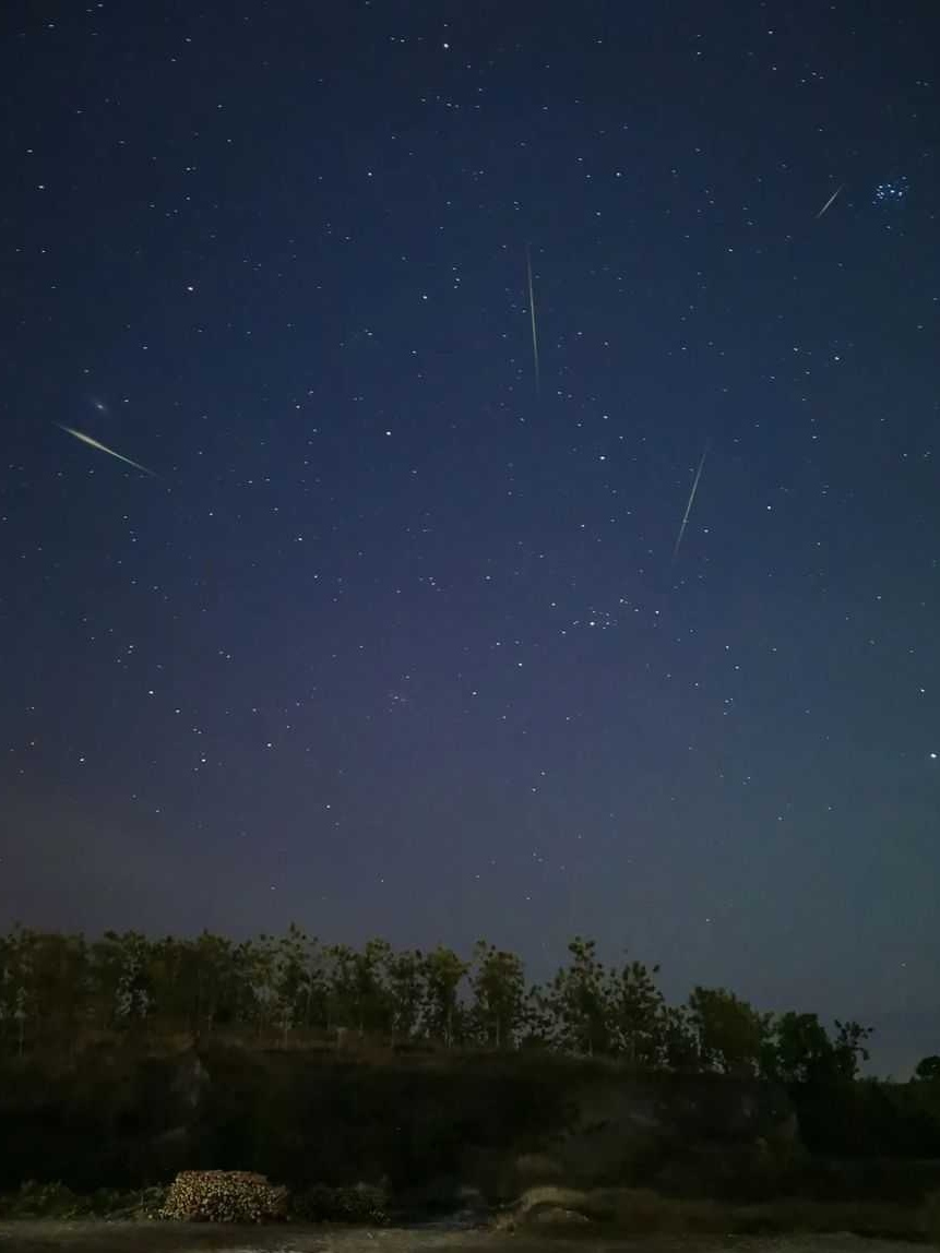 meteor perseid Galaxy andromeda & pleiades Huawei Nova 5T 6 frame SS 20 ...